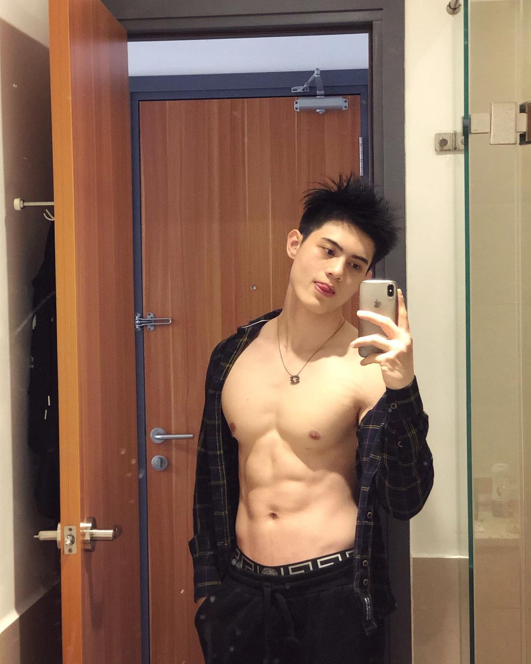 Huy Hoang นายแบบเวียดนาม เซ็กซี่ หล่อซิกแพคแน่น หุ่นเด็ด เผ็ดร้อนทุกมุม