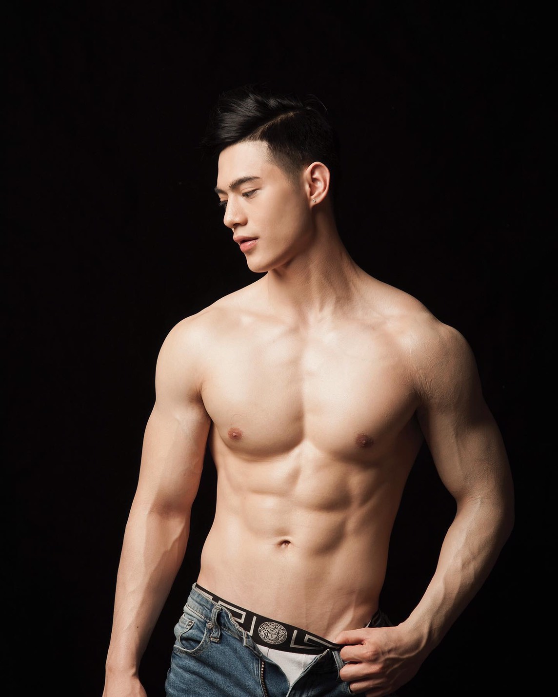 Huy Hoang นายแบบเวียดนาม เซ็กซี่ หล่อซิกแพคแน่น หุ่นเด็ด เผ็ดร้อนทุกมุม